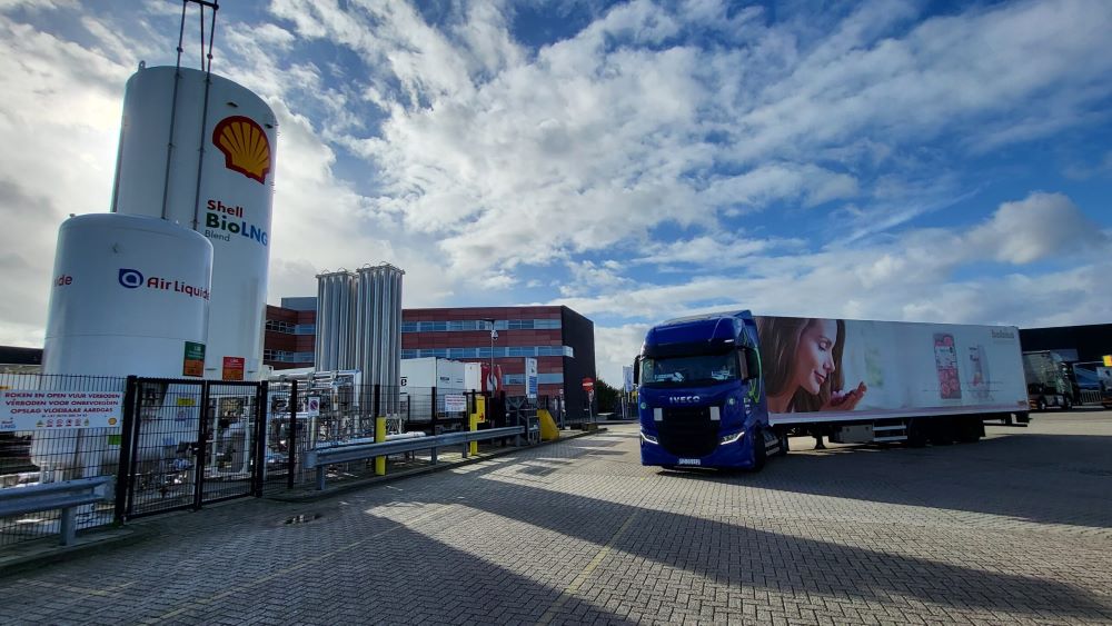 Shell inaugura posto para abastecer caminhões a gás, diesel, HVO e ...