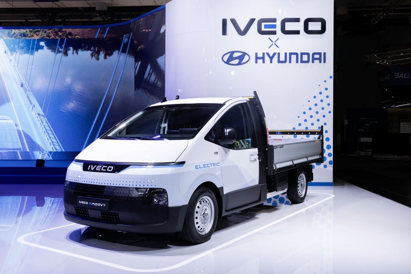 Iveco apresenta eMoovy, S-eWay e S-Way híbrido com motor a combustão a ...