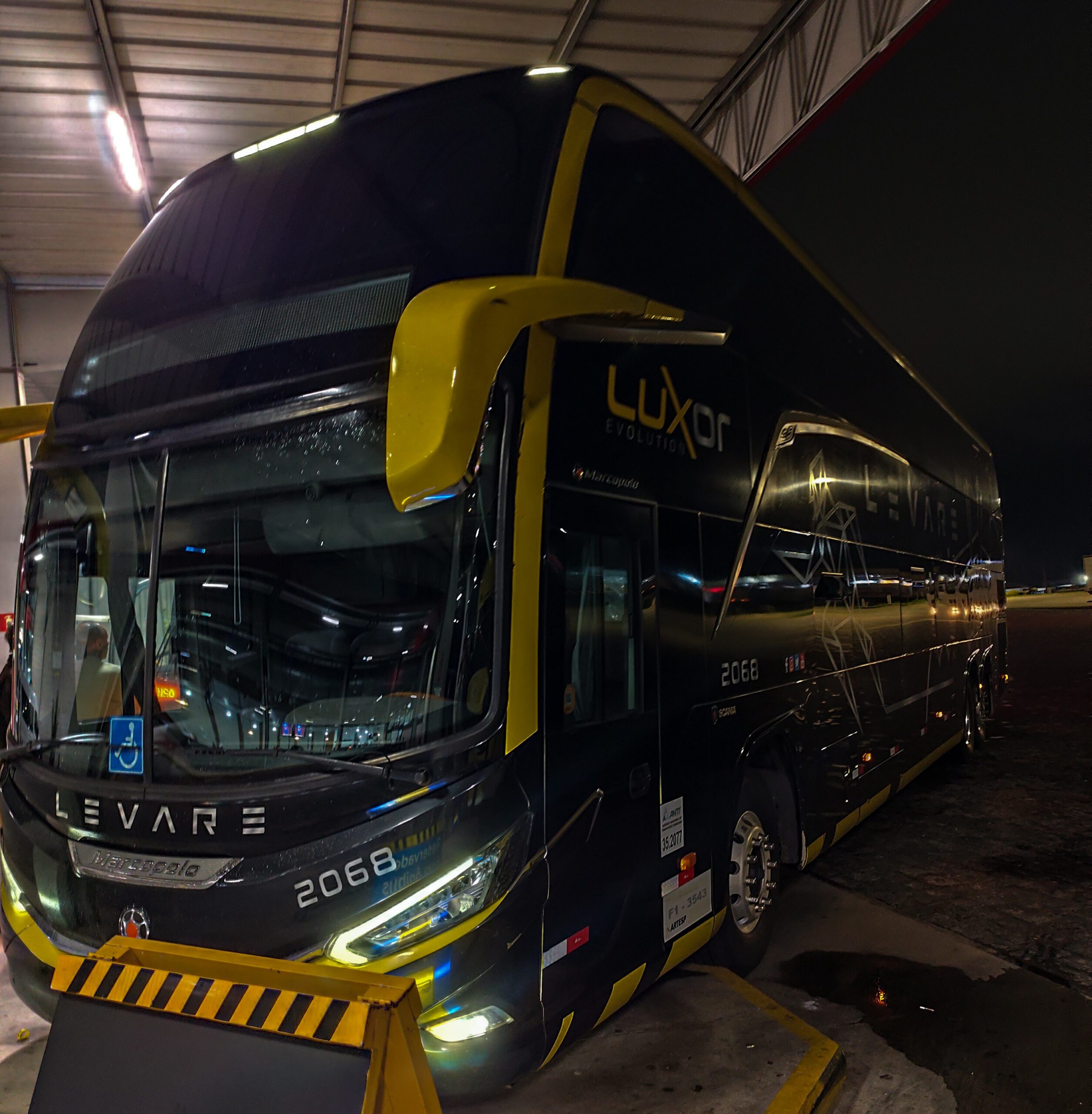 A experiência de viajar em ônibus de luxo DD pelo aplicativo da Buser